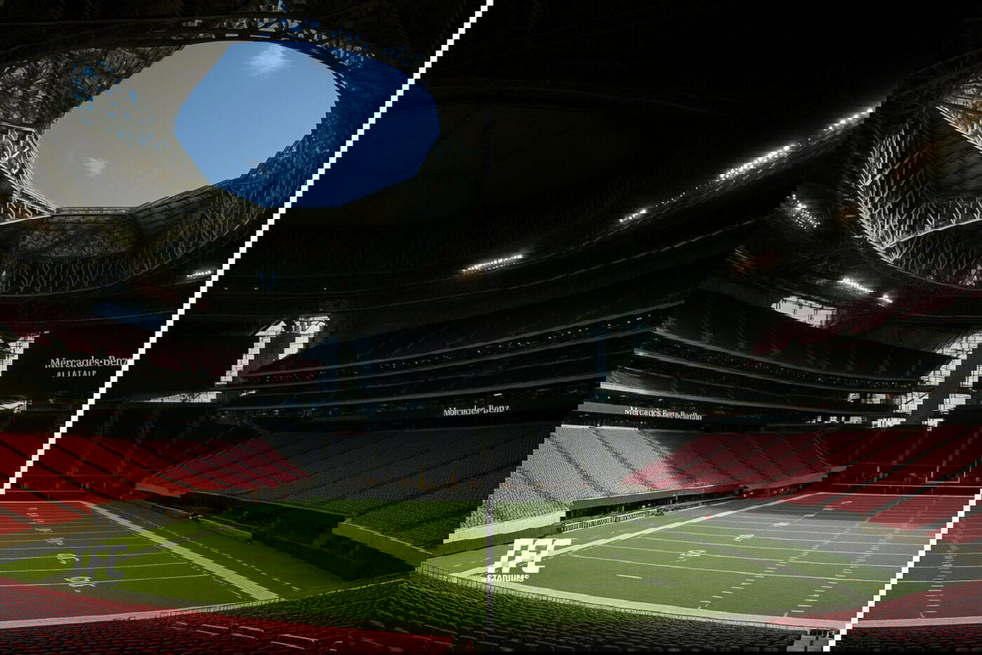 The Mercedes-Benz Stadium Roof That Opens Like a Camera Lens: How It ...